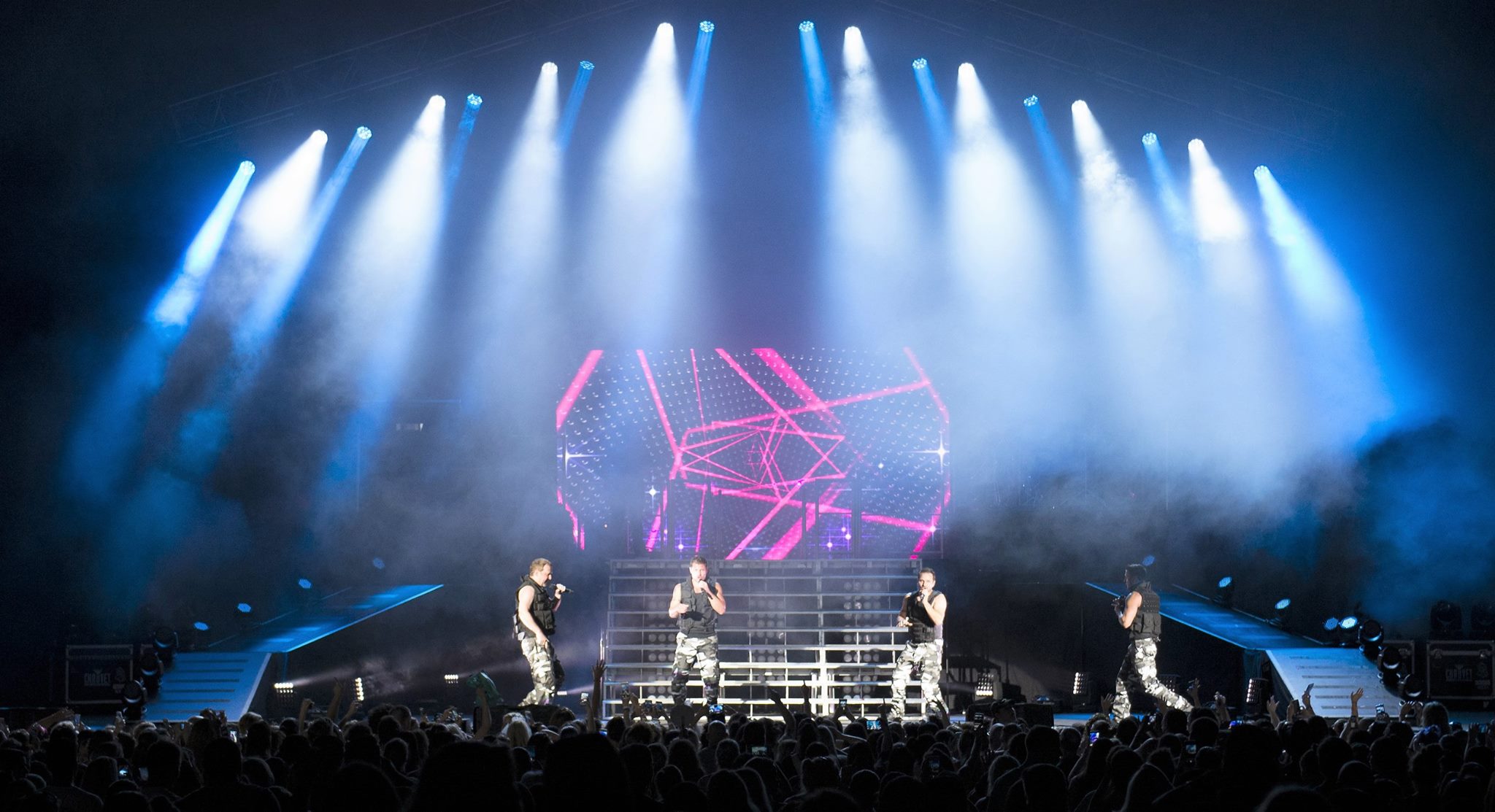 Butch Allen Gives 98 Degrees Tour Big Looks With Maverick MK2 Wash ...