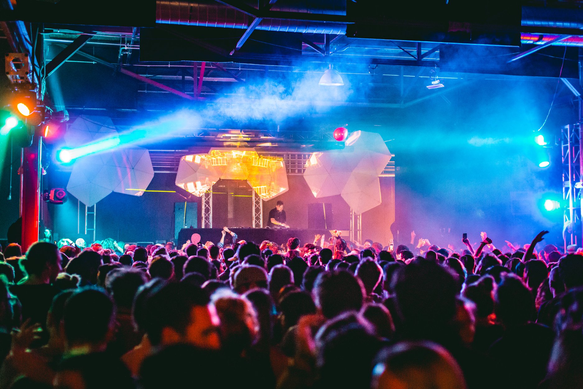 Bryce Cherpelis Backs Bonobo’s New Look With CHAUVET Professional ...