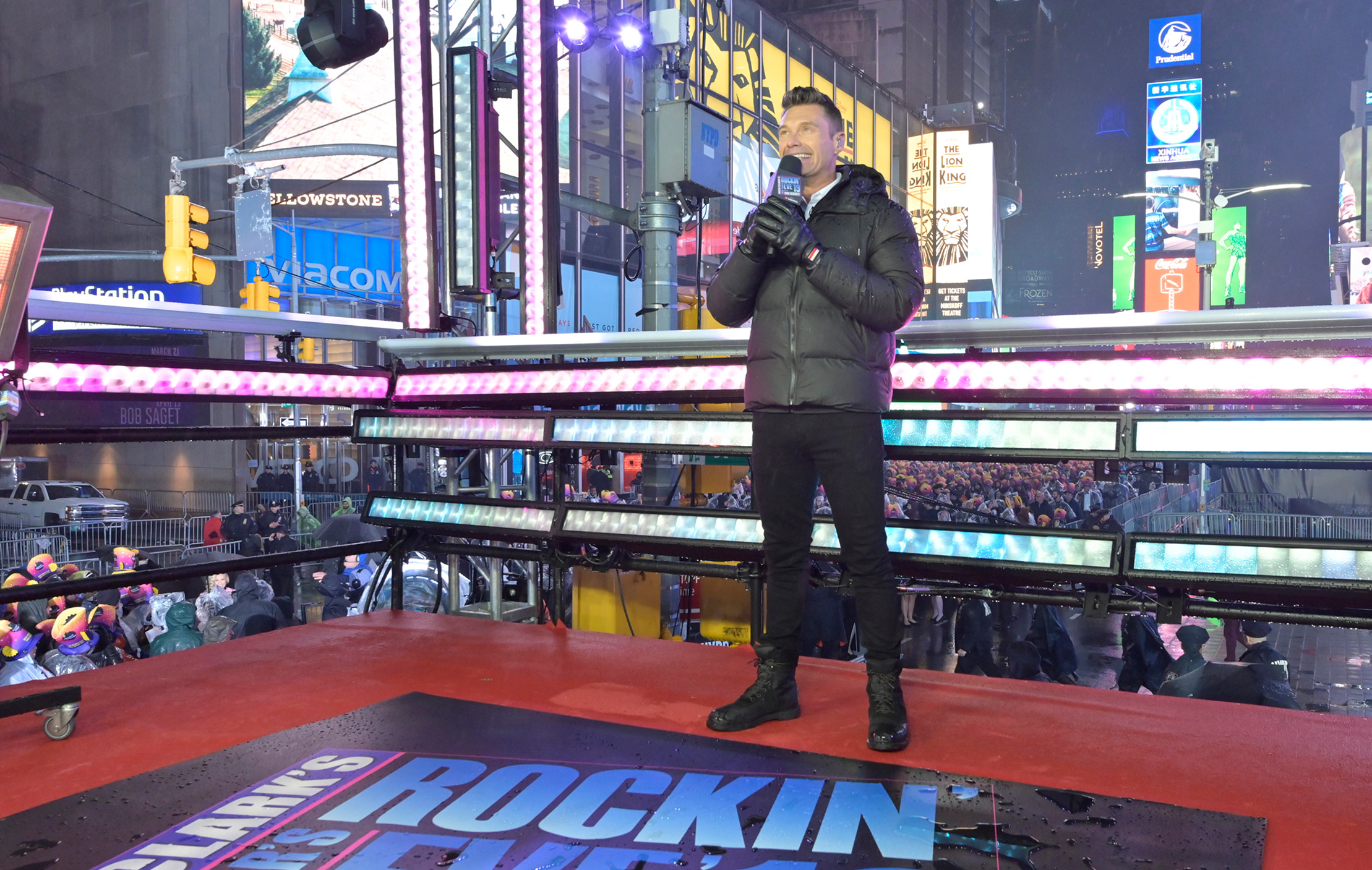 Mike Grabowski Enhances Backdrop For Times Square NYE Broadcast With ...