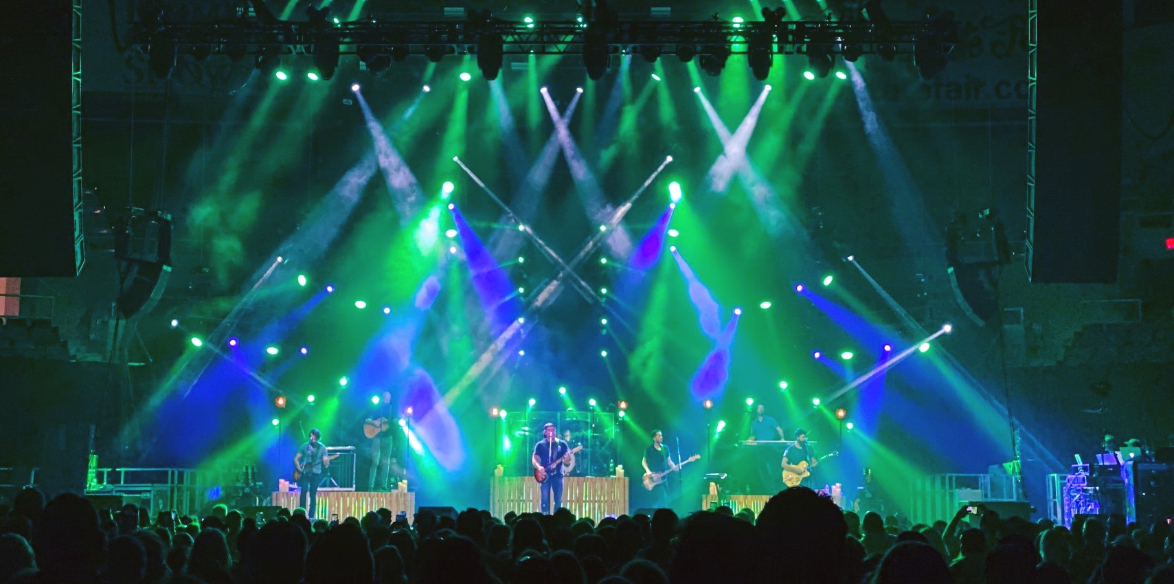 Landon Bloss Goes Rogue On Billy Currington Tour - CHAUVET Professional
