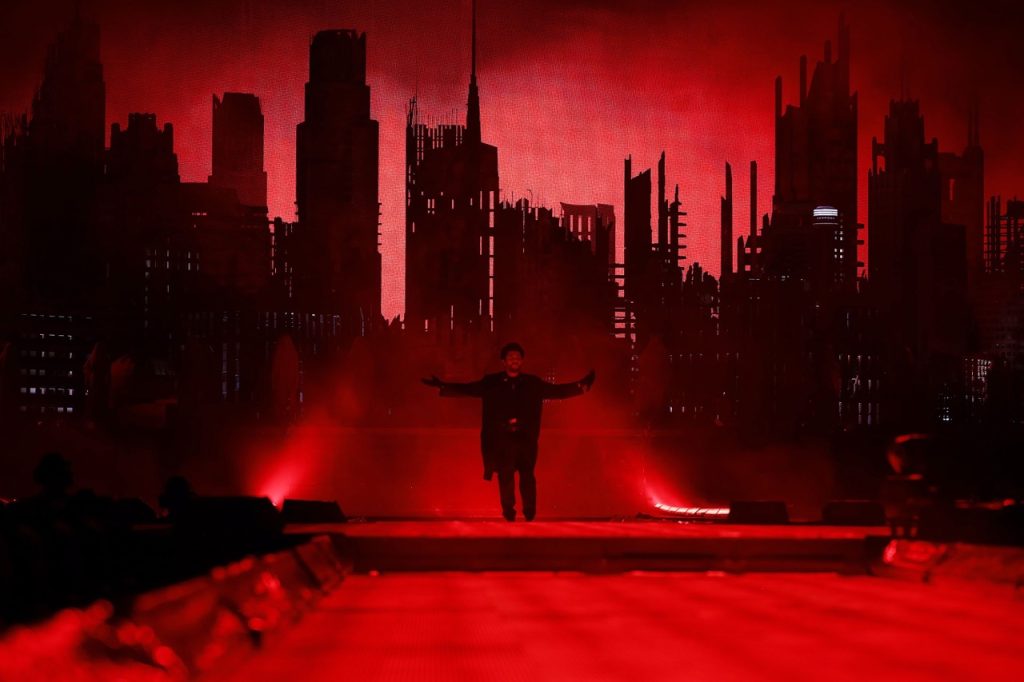 Jason Baeri – Embracive Light - CHAUVET Professional