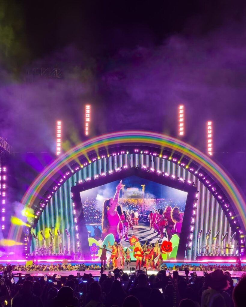 310 Color STRIKE M Fixtures Light Karol G - CHAUVET Professional