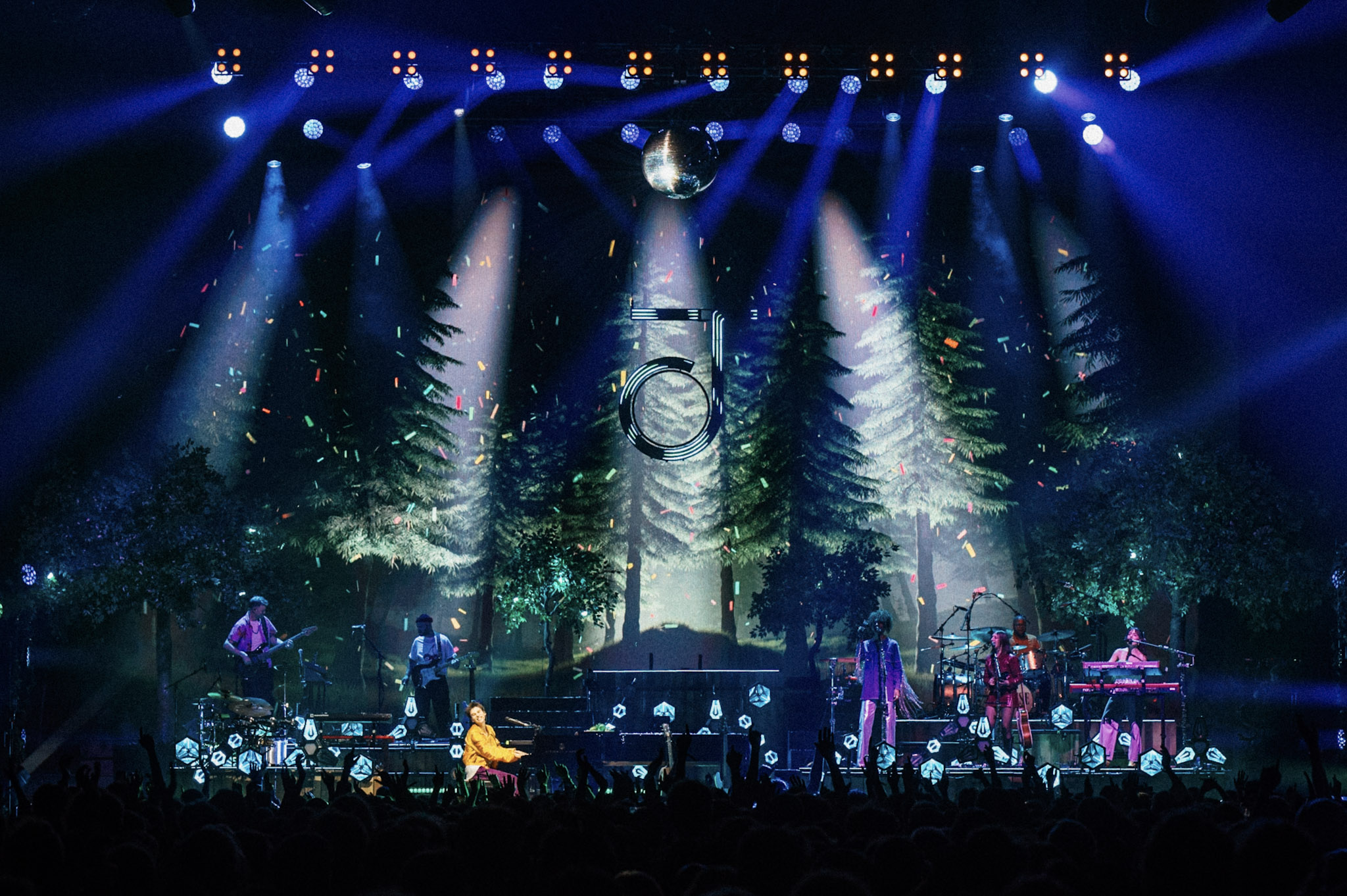 Luke Edwards Breaks Rules On Jacob Collier's Djesse World Tour with ...