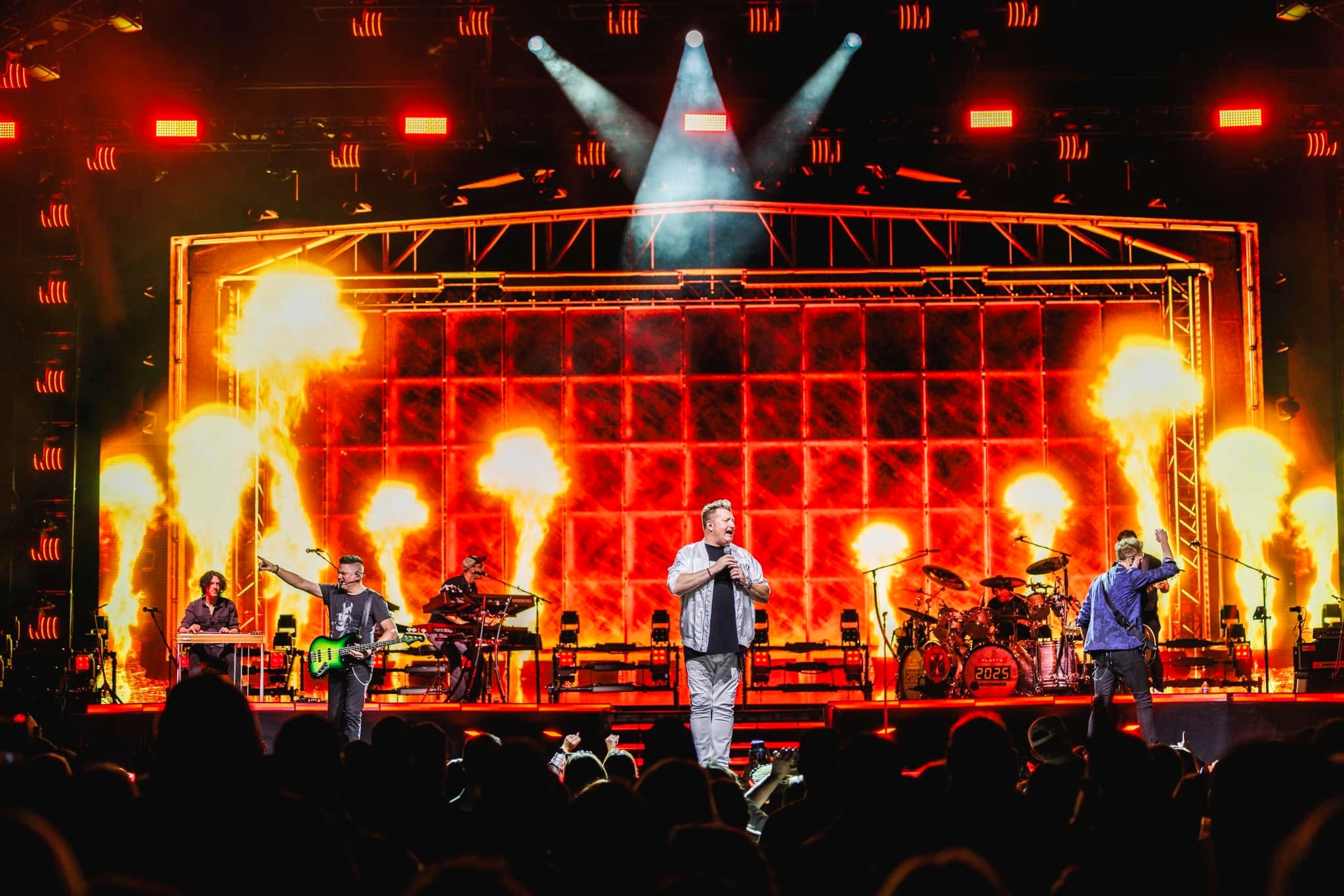 Lüz Studio Lights The Way On Rascal Flatts Life is a Highway Tour with ...