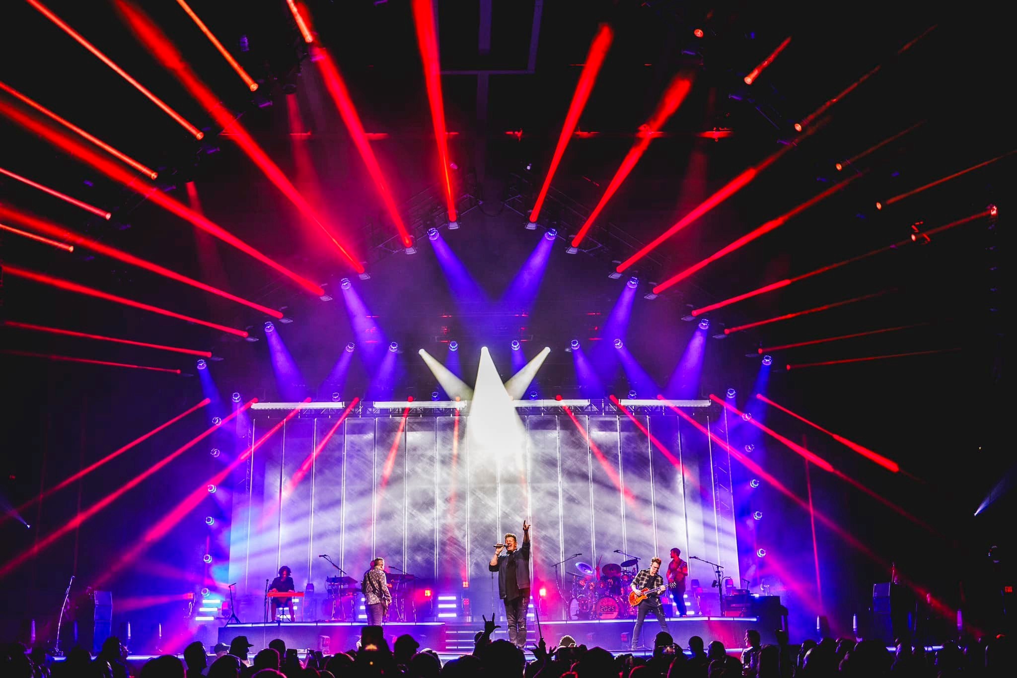 Lüz Studio Lights The Way On Rascal Flatts Life is a Highway Tour with ...